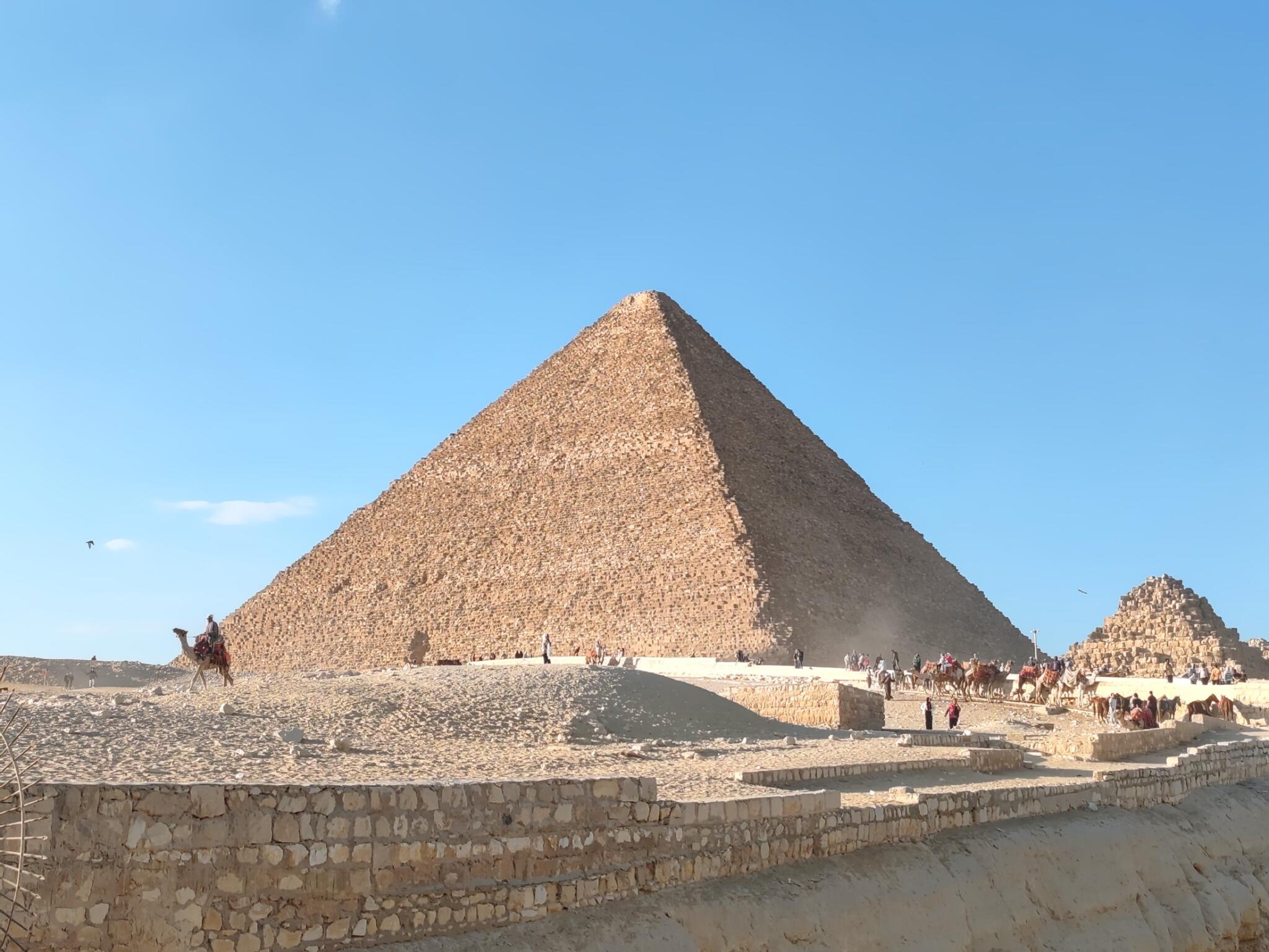 Muinaisen Egyptin ihmeitä: Gizan pyramidit ja Sakkara
